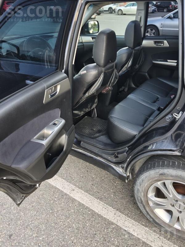 Melns Subaru Forester 2010 Rīga, ar dzinēja tilpumu 2.00 L un nobraukumu 242 tūkst. km par 5000 €, foto 10 vietnē AUTOMOTO.COM.LV