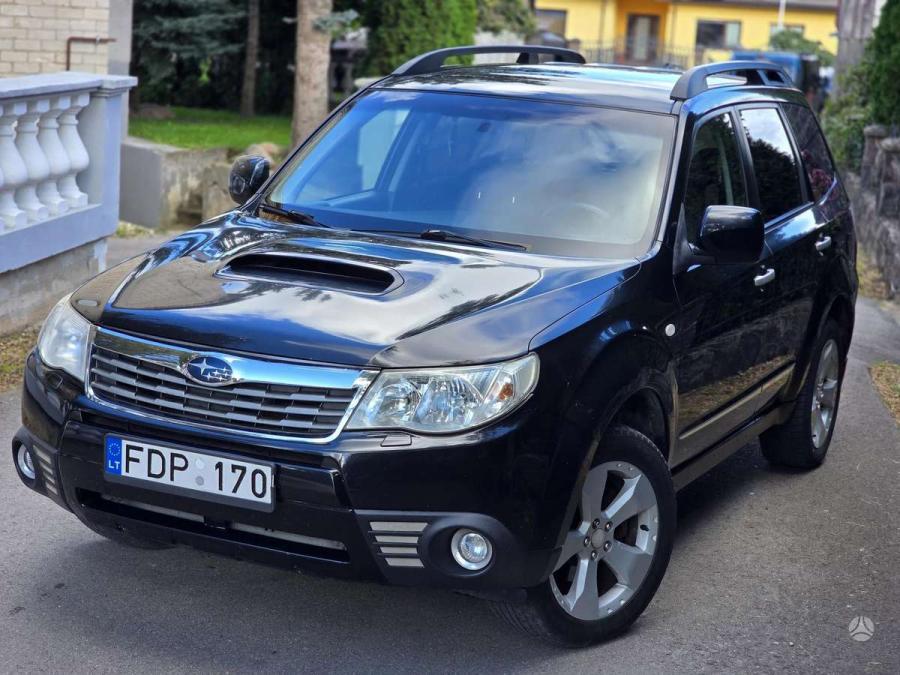Black Subaru Forester 2010 in Radviliskis, with an engine capacity of 2.00 L and mileage of 300 thousand km for 2450 €, photo 1 on AUTOMOTO.COM.LV