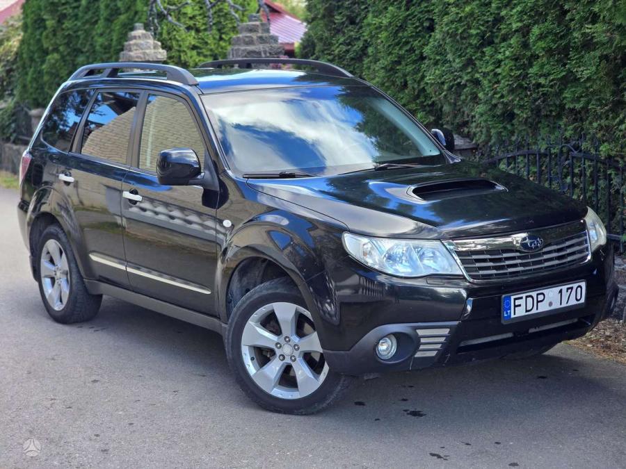 Black Subaru Forester 2010 in Radviliskis, with an engine capacity of 2.00 L and mileage of 300 thousand km for 2450 €, photo 3 on AUTOMOTO.COM.LV