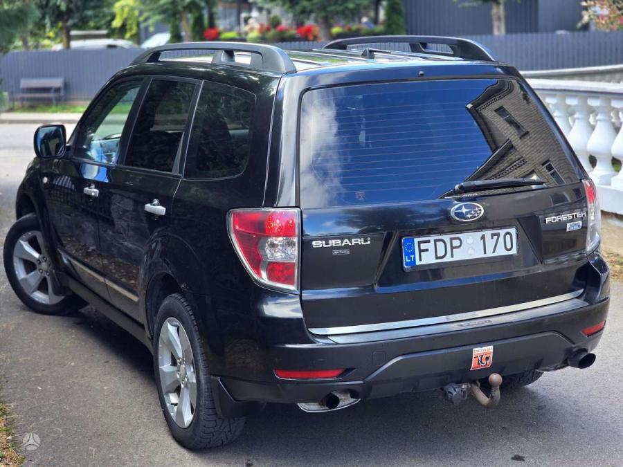Black Subaru Forester 2010 in Radviliskis, with an engine capacity of 2.00 L and mileage of 300 thousand km for 2450 €, photo 5 on AUTOMOTO.COM.LV