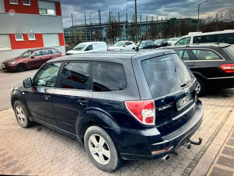 Black Subaru Forester 2011 in Prienai, with an engine capacity of 2.00 L and mileage of 226 thousand km for 3550 €, photo 2 on AUTOMOTO.COM.LV