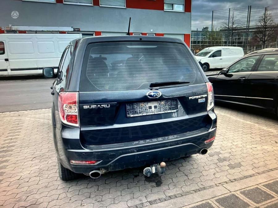 Black Subaru Forester 2011 in Prienai, with an engine capacity of 2.00 L and mileage of 226 thousand km for 3550 €, photo 7 on AUTOMOTO.COM.LV
