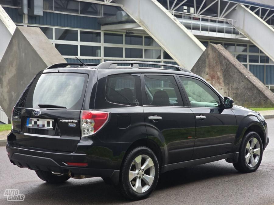 Melns Subaru Forester 2011 Viļņa, ar dzinēja tilpumu 2.00 L un nobraukumu 155 tūkst. km par 3200 €, foto 6 vietnē AUTOMOTO.COM.LV