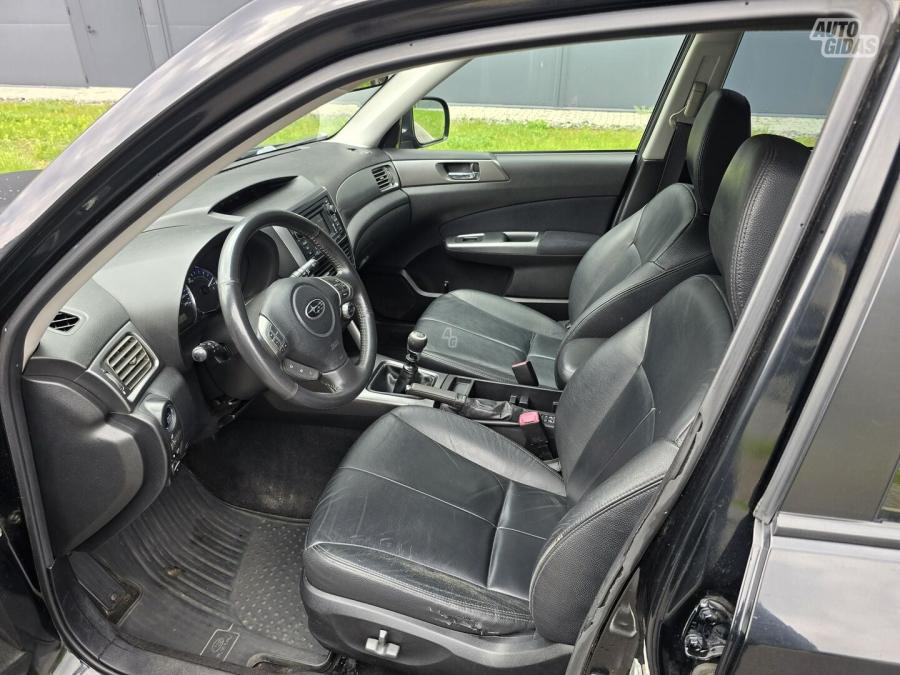 Melns Subaru Forester 2011 Viļņa, ar dzinēja tilpumu 2.00 L un nobraukumu 155 tūkst. km par 3200 €, foto 10 vietnē AUTOMOTO.COM.LV