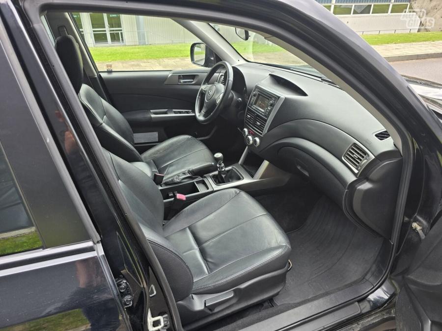 Melns Subaru Forester 2011 Viļņa, ar dzinēja tilpumu 2.00 L un nobraukumu 155 tūkst. km par 3200 €, foto 12 vietnē AUTOMOTO.COM.LV