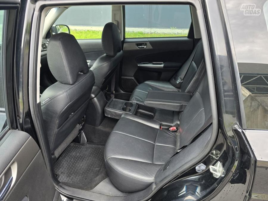 Melns Subaru Forester 2011 Viļņa, ar dzinēja tilpumu 2.00 L un nobraukumu 155 tūkst. km par 3200 €, foto 14 vietnē AUTOMOTO.COM.LV