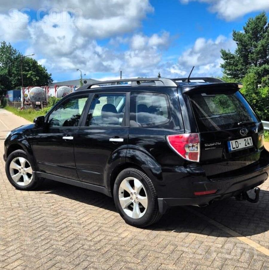 Black Subaru Forester 2011 in Riga, with an engine capacity of 2.00 L and mileage of 0 thousand km for 3750 €, photo 3 on AUTOMOTO.COM.LV