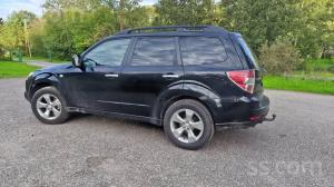 Melns Subaru Forester 2011 Rīga, ar dzinēja tilpumu 2.00 L un nobraukumu 395 tūkst. km par 2850 €, foto  vietnē AUTOMOTO.COM.LV