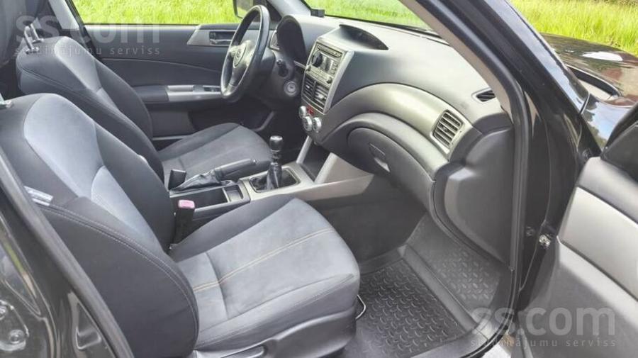 Black Subaru Forester 2011 in Riga, with an engine capacity of 2.00 L and mileage of 395 thousand km for 2850 €, photo 7 on AUTOMOTO.COM.LV