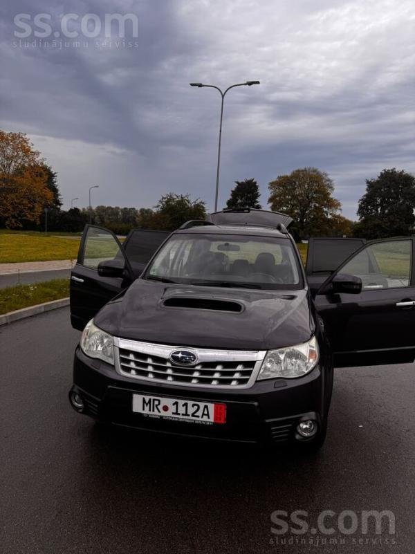 Melns Subaru Forester 2011 Rīga, ar dzinēja tilpumu 2.00 L un nobraukumu 228 tūkst. km par 6500 €, foto 1 vietnē AUTOMOTO.COM.LV