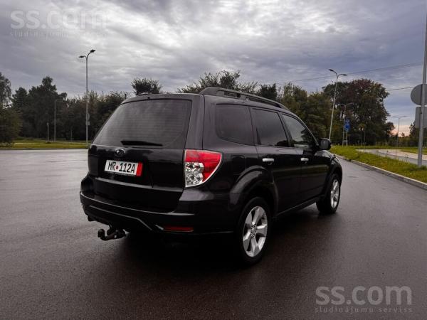 Melns Subaru Forester 2011 Rīga, ar dzinēja tilpumu 2.00 L un nobraukumu 228 tūkst. km par 6500 €, foto 3 vietnē AUTOMOTO.COM.LV