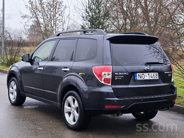 Black Subaru Forester 2012 in Riga, with an engine capacity of 2.00 L and mileage of 315 thousand km for 4400 €, photo 2 on AUTOMOTO.COM.LV
