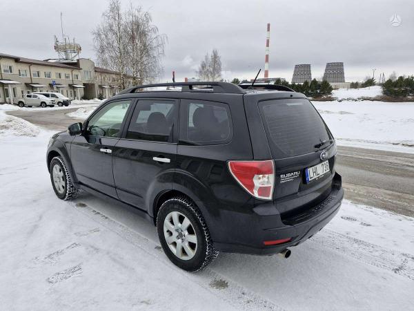 Black Subaru Forester 2012 in Vilnius, with an engine capacity of 2.00 L and mileage of 271 thousand km for 3750 €, photo 3 on AUTOMOTO.COM.LV