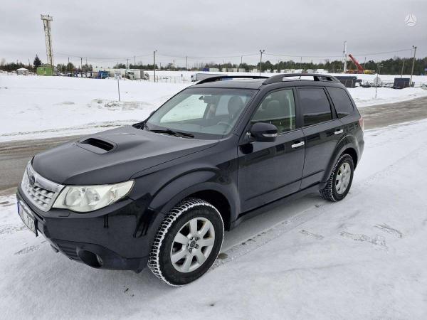 Black Subaru Forester 2012 in Vilnius, with an engine capacity of 2.00 L and mileage of 271 thousand km for 3750 €, photo 5 on AUTOMOTO.COM.LV