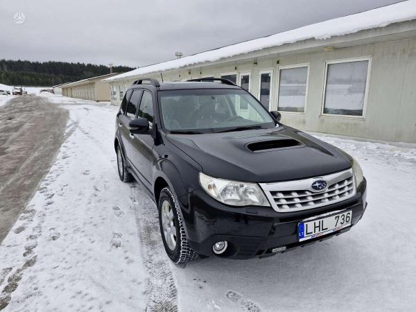Black Subaru Forester 2012 in Vilnius, with an engine capacity of 2.00 L and mileage of 271 thousand km for 3750 €, photo 6 on AUTOMOTO.COM.LV