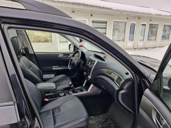Black Subaru Forester 2012 in Vilnius, with an engine capacity of 2.00 L and mileage of 271 thousand km for 3750 €, photo 8 on AUTOMOTO.COM.LV