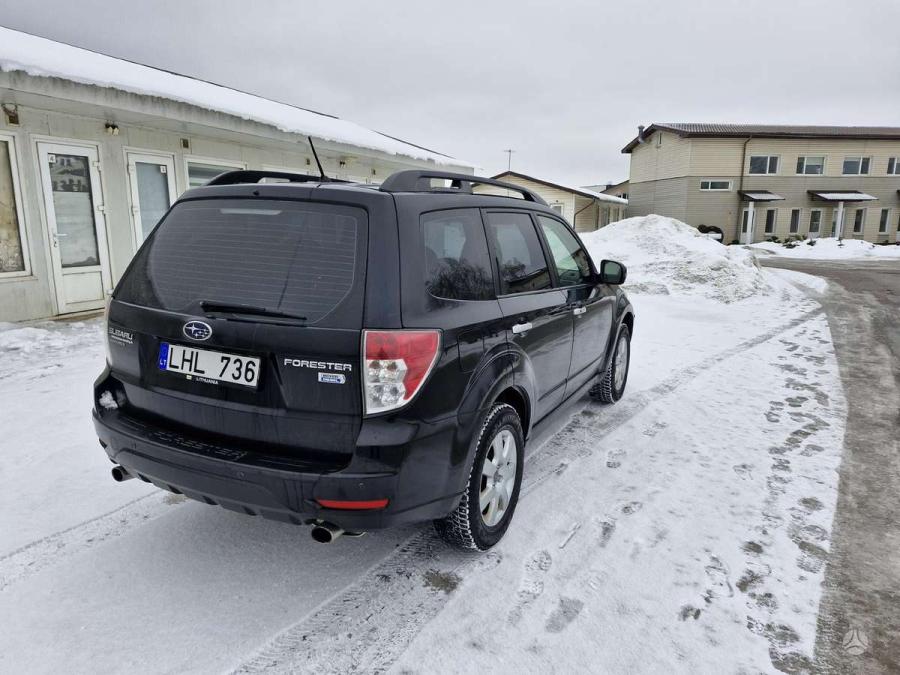 Melns Subaru Forester 2012 Viļņa, ar dzinēja tilpumu 2.00 L un nobraukumu 271 tūkst. km par 3750 €, foto 13 vietnē AUTOMOTO.COM.LV