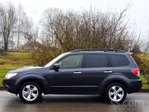 Black Subaru Forester 2012 in Riga, with an engine capacity of 2.00 L and mileage of 315 thousand km for 4400 €, photo 4 on AUTOMOTO.COM.LV