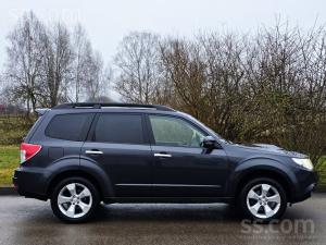 Black Subaru Forester 2012 in Riga, with an engine capacity of 2.00 L and mileage of 315 thousand km for 4400 €, photo 7 on AUTOMOTO.COM.LV