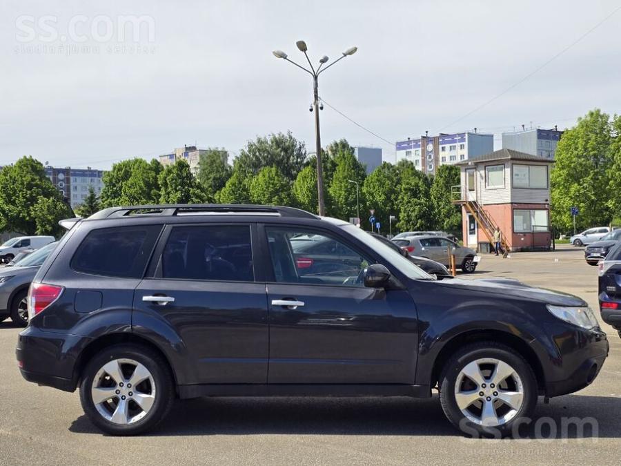 Melns Subaru Forester 2012 Rīga, ar dzinēja tilpumu 2.00 L un nobraukumu 315 tūkst. km par 3990 €, foto 3 vietnē AUTOMOTO.COM.LV