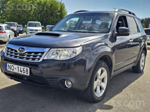 Melns Subaru Forester 2012 Rīga, ar dzinēja tilpumu 2.00 L un nobraukumu 315 tūkst. km par 3990 €, foto 5 vietnē AUTOMOTO.COM.LV
