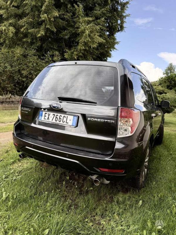 Black Subaru Forester 2012 in Utena, with an engine capacity of 2.00 L and mileage of 163 thousand km for 8350 €, photo 1 on AUTOMOTO.COM.LV