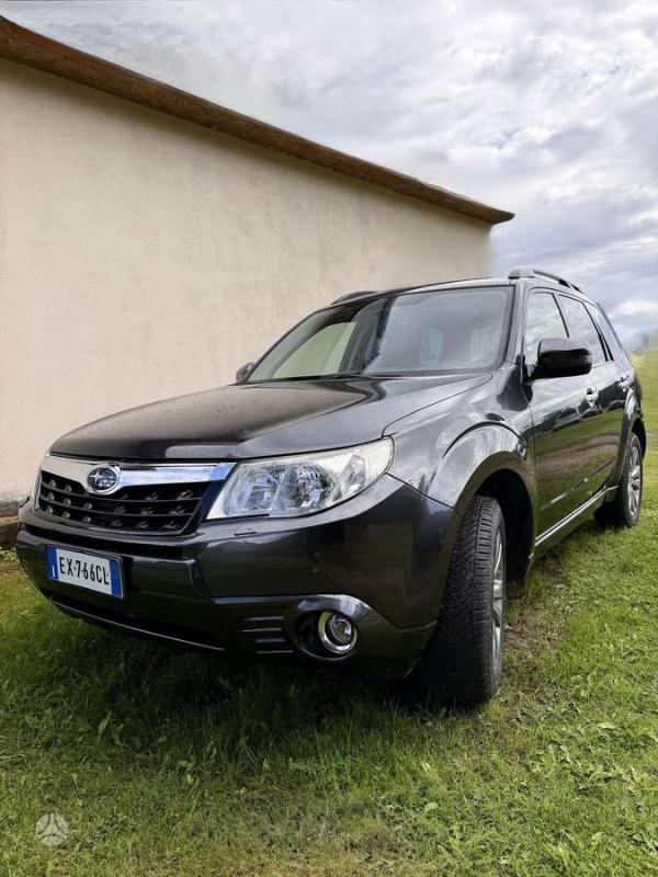 Black Subaru Forester 2012 in Utena, with an engine capacity of 2.00 L and mileage of 163 thousand km for 8350 €, photo 5 on AUTOMOTO.COM.LV