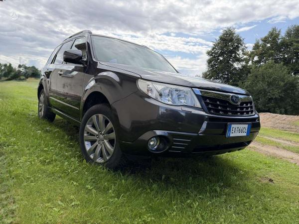 Black Subaru Forester 2012 in Utena, with an engine capacity of 2.00 L and mileage of 163 thousand km for 8350 €, photo 7 on AUTOMOTO.COM.LV