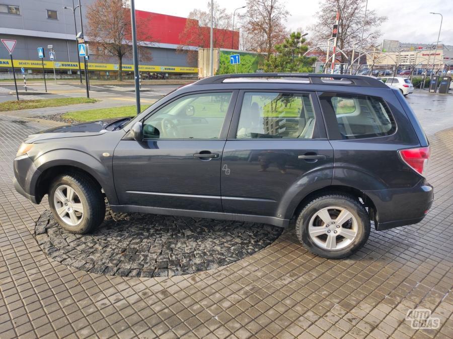 Melns Subaru Forester 2013 Viļņa, ar dzinēja tilpumu 2.50 L un nobraukumu 160 tūkst. km par 4000 €, foto 6 vietnē AUTOMOTO.COM.LV