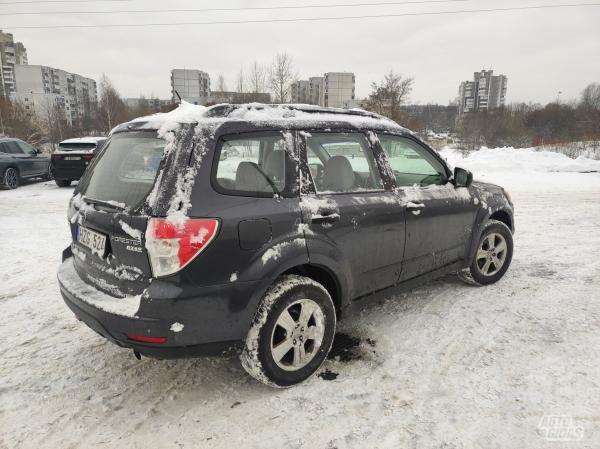 Melns Subaru Forester 2013 Viļņa, ar dzinēja tilpumu 2.50 L un nobraukumu 160 tūkst. km par 4000 €, foto 4 vietnē AUTOMOTO.COM.LV