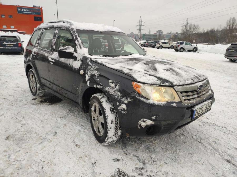 Melns Subaru Forester 2013 Viļņa, ar dzinēja tilpumu 2.50 L un nobraukumu 160 tūkst. km par 4000 €, foto 3 vietnē AUTOMOTO.COM.LV