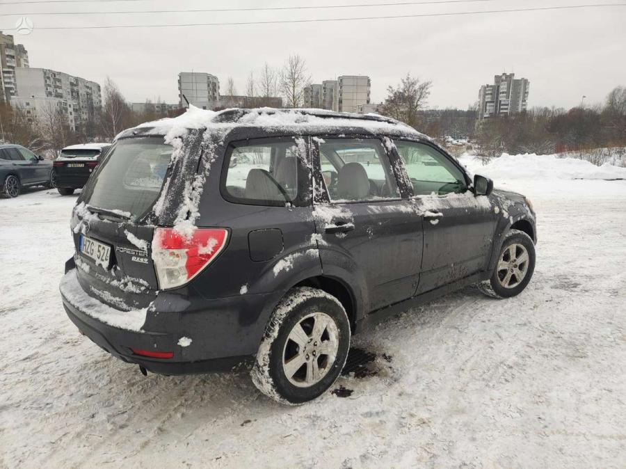 Melns Subaru Forester 2013 Viļņa, ar dzinēja tilpumu 2.50 L un nobraukumu 160 tūkst. km par 4000 €, foto 5 vietnē AUTOMOTO.COM.LV