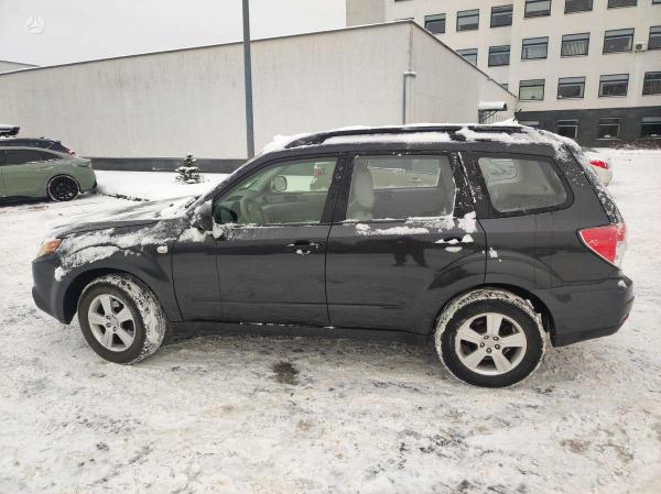 Melns Subaru Forester 2013 Viļņa, ar dzinēja tilpumu 2.50 L un nobraukumu 160 tūkst. km par 4000 €, foto 8 vietnē AUTOMOTO.COM.LV