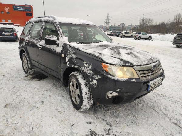 Melns Subaru Forester 2013 Viļņa, ar dzinēja tilpumu 2.50 L un nobraukumu 160 tūkst. km par 4000 €, foto 3 vietnē AUTOMOTO.COM.LV