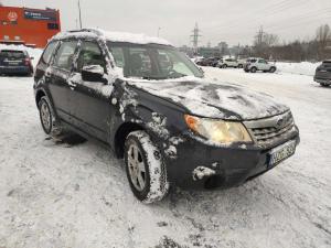 Melns Subaru Forester 2013 Viļņa, ar dzinēja tilpumu 2.50 L un nobraukumu 160 tūkst. km par 4000 €, foto 3 vietnē AUTOMOTO.COM.LV