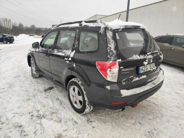 Melns Subaru Forester 2013 Viļņa, ar dzinēja tilpumu 2.50 L un nobraukumu 160 tūkst. km par 4000 €, foto 7 vietnē AUTOMOTO.COM.LV