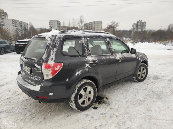 Black Subaru Forester 2013 in Vilnius, with an engine capacity of 2.50 L and mileage of 160 thousand km for 4000 €, photo 4 on AUTOMOTO.COM.LV