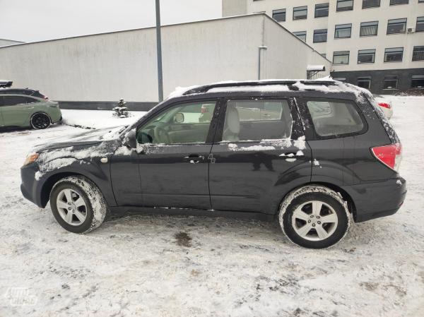 Black Subaru Forester 2013 in Vilnius, with an engine capacity of 2.50 L and mileage of 160 thousand km for 4000 €, photo 7 on AUTOMOTO.COM.LV