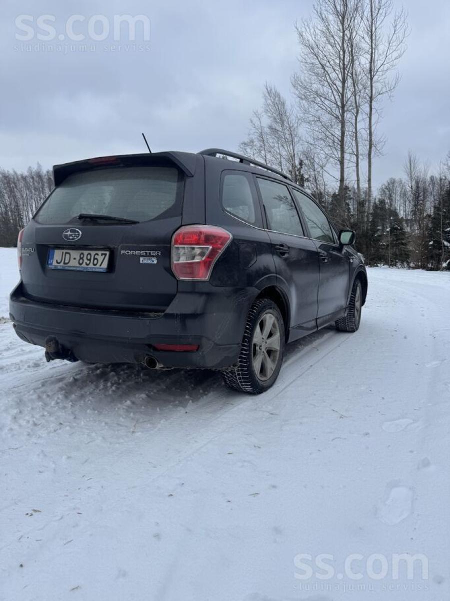 Black Subaru Forester 2013 in Riga, with an engine capacity of 2.00 L and mileage of 427 thousand km for 4200 €, photo 4 on AUTOMOTO.COM.LV