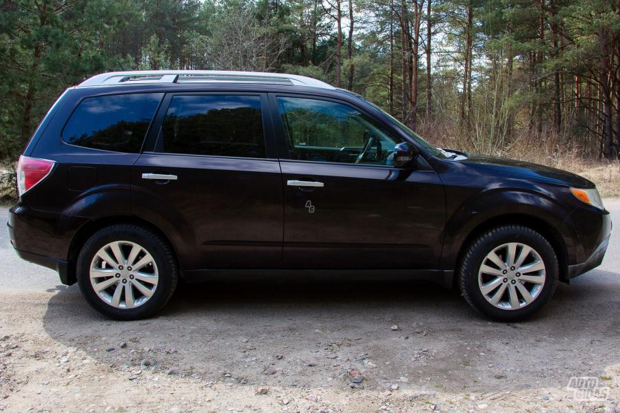 Black Subaru Forester 2013 in Kaunas, with an engine capacity of 2.50 L and mileage of 223 thousand km for 7700 €, photo 3 on AUTOMOTO.COM.LV