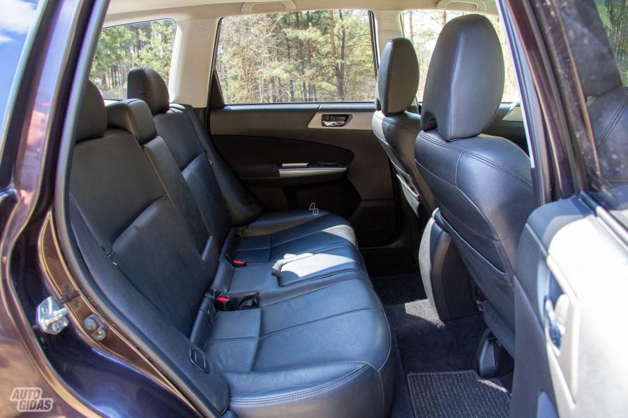 Black Subaru Forester 2013 in Kaunas, with an engine capacity of 2.50 L and mileage of 223 thousand km for 7700 €, photo 15 on AUTOMOTO.COM.LV