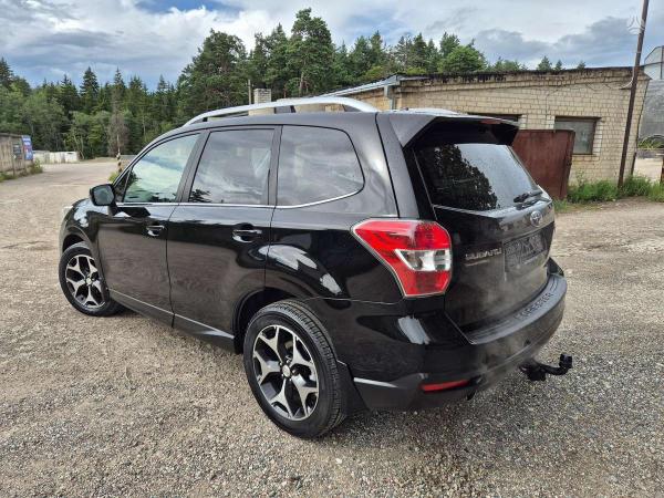 Black Subaru Forester 2014 in Utena, with an engine capacity of 2.00 L and mileage of 370 thousand km for 6490 €, photo 3 on AUTOMOTO.COM.LV