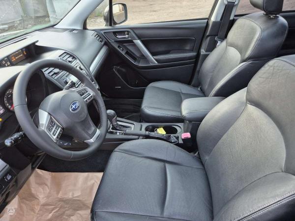 Black Subaru Forester 2014 in Utena, with an engine capacity of 2.00 L and mileage of 370 thousand km for 6490 €, photo 9 on AUTOMOTO.COM.LV