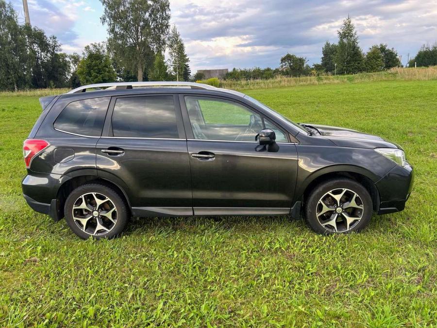 Black Subaru Forester 2014 in Vilnius, with an engine capacity of 2.00 L and mileage of 255 thousand km for 8700 €, photo 3 on AUTOMOTO.COM.LV