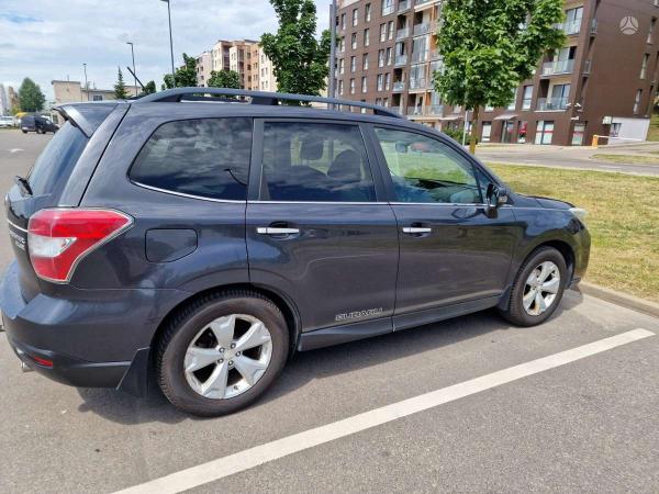 Black Subaru Forester 2015 in Vilnius, with an engine capacity of 2.50 L and mileage of 233 thousand km for 7300 €, photo 1 on AUTOMOTO.COM.LV