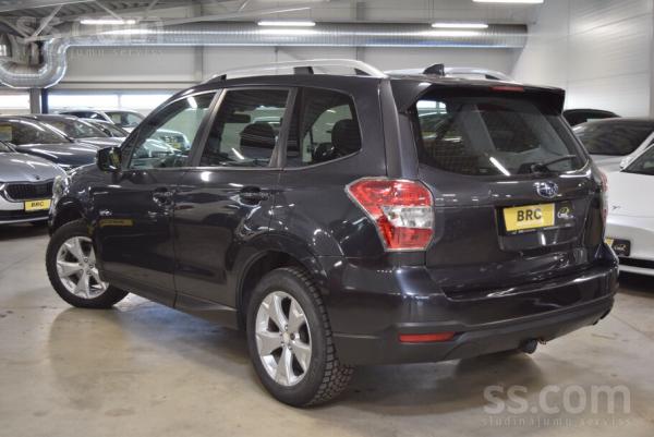 Black Subaru Forester 2015 in Riga, with an engine capacity of 2.00 L and mileage of 237 thousand km for 7700 €, photo 4 on AUTOMOTO.COM.LV