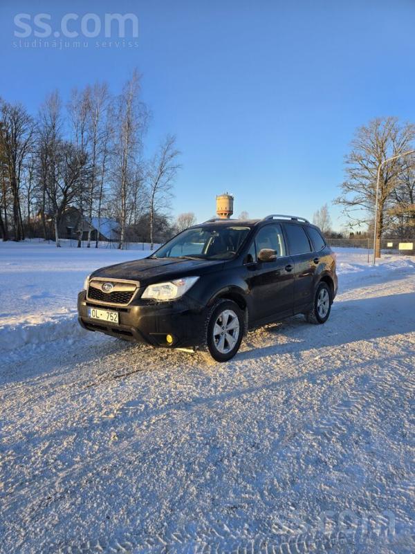 Black Subaru Forester 2015 in Cesis, with an engine capacity of 2.00 L and mileage of 218 thousand km for 11800 €, photo 1 on AUTOMOTO.COM.LV