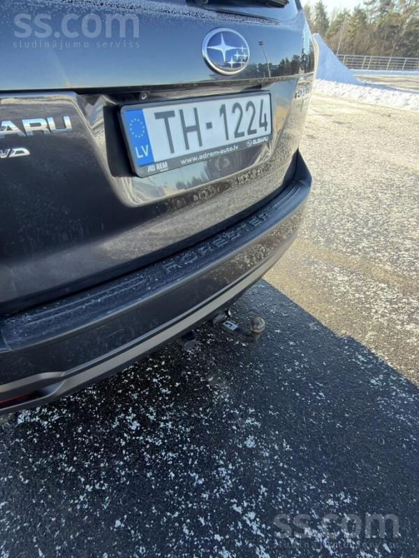 Black Subaru Forester 2016 in Riga, with an engine capacity of 2.00 L and mileage of 209 thousand km for 11900 €, photo 3 on AUTOMOTO.COM.LV
