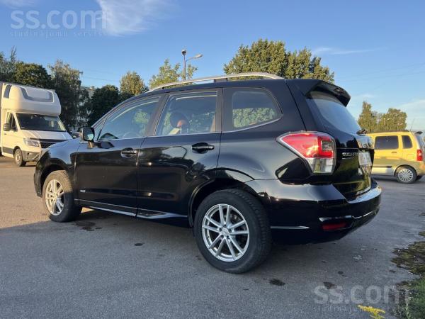 Melns Subaru Forester 2016 Rīga, ar dzinēja tilpumu 2.00 L un nobraukumu 199 tūkst. km par 10100 €, foto 3 vietnē AUTOMOTO.COM.LV