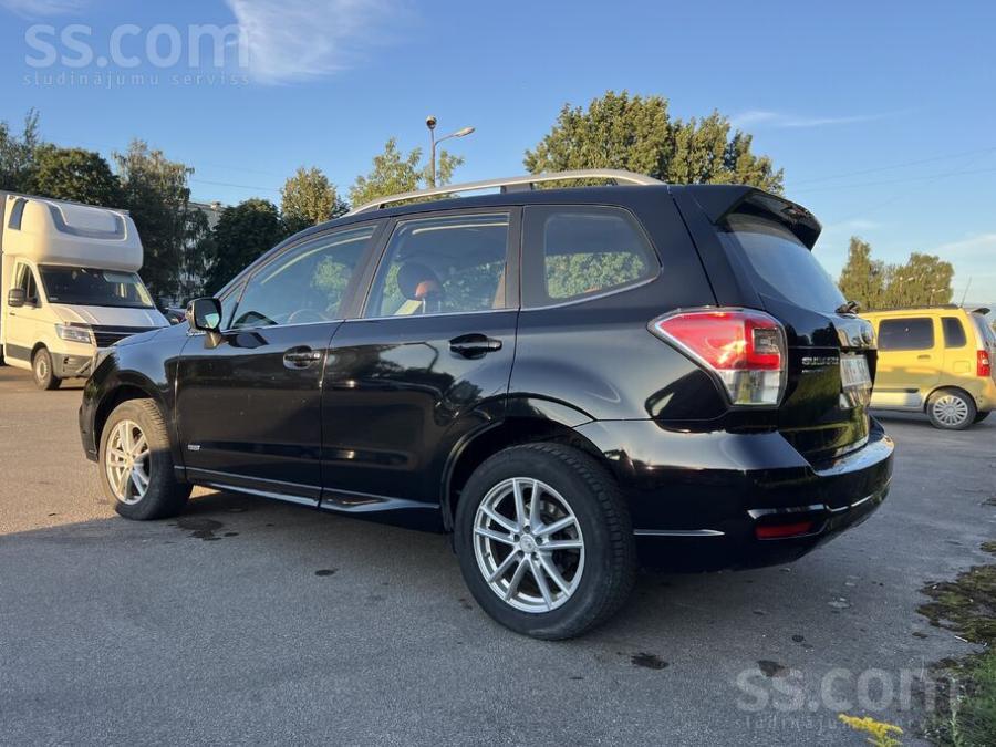 Black Subaru Forester 2016 in Riga, with an engine capacity of 2.00 L and mileage of 199 thousand km for 10100 €, photo 4 on AUTOMOTO.COM.LV